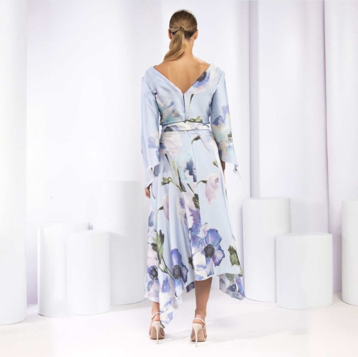 Kevan Jon Como dress in blue floral satin – Deja Elite Boutique